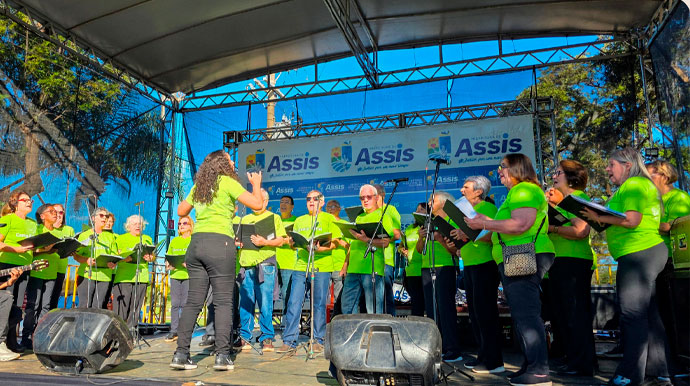 Canto Coral da AMU se apresenta no Rotary Day 2026 - Assiscity